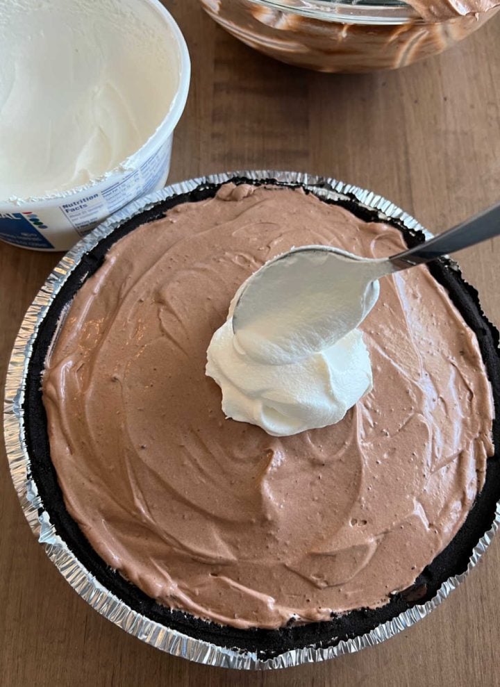 No Bake Chocolate Pudding Pie - Meatloaf and Melodrama