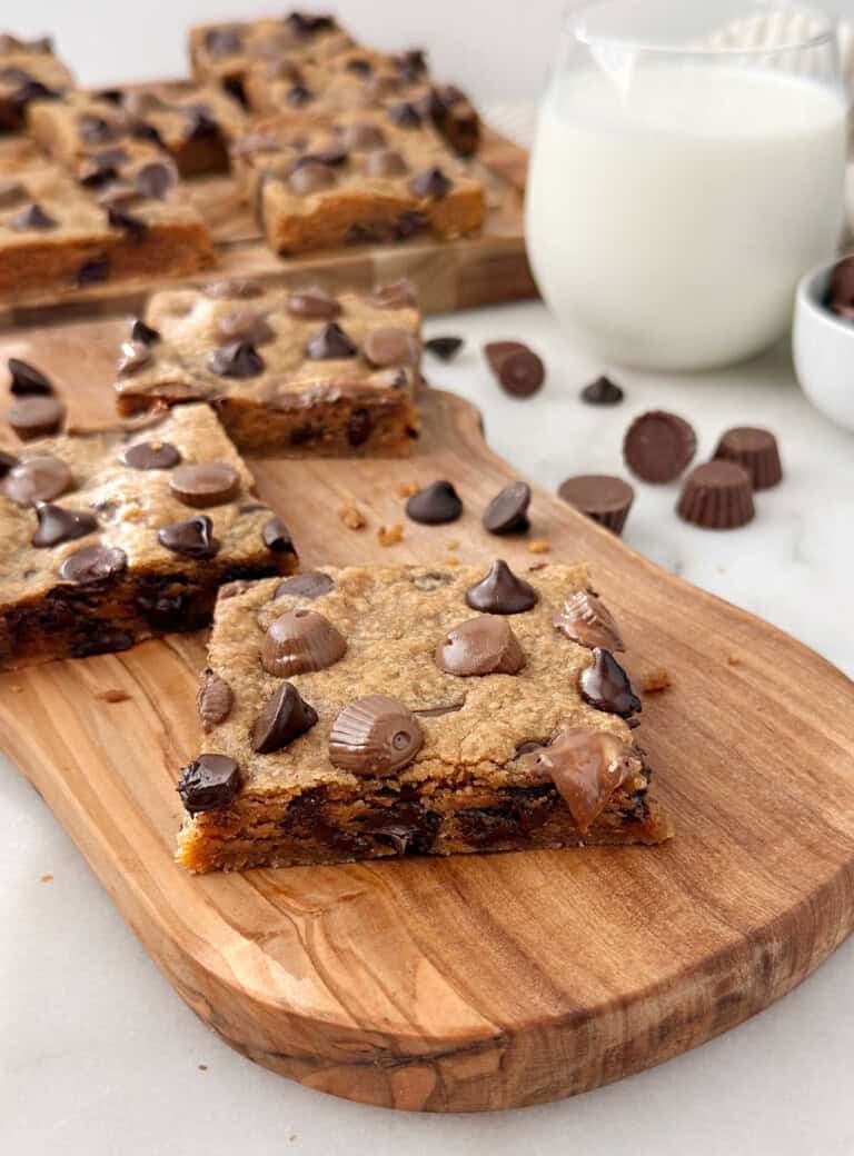 Peanut Butter Chocolate Chip Bars - Meatloaf and Melodrama